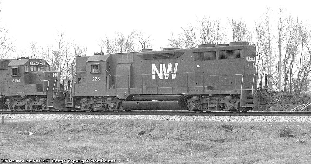 N&W GP-35 223